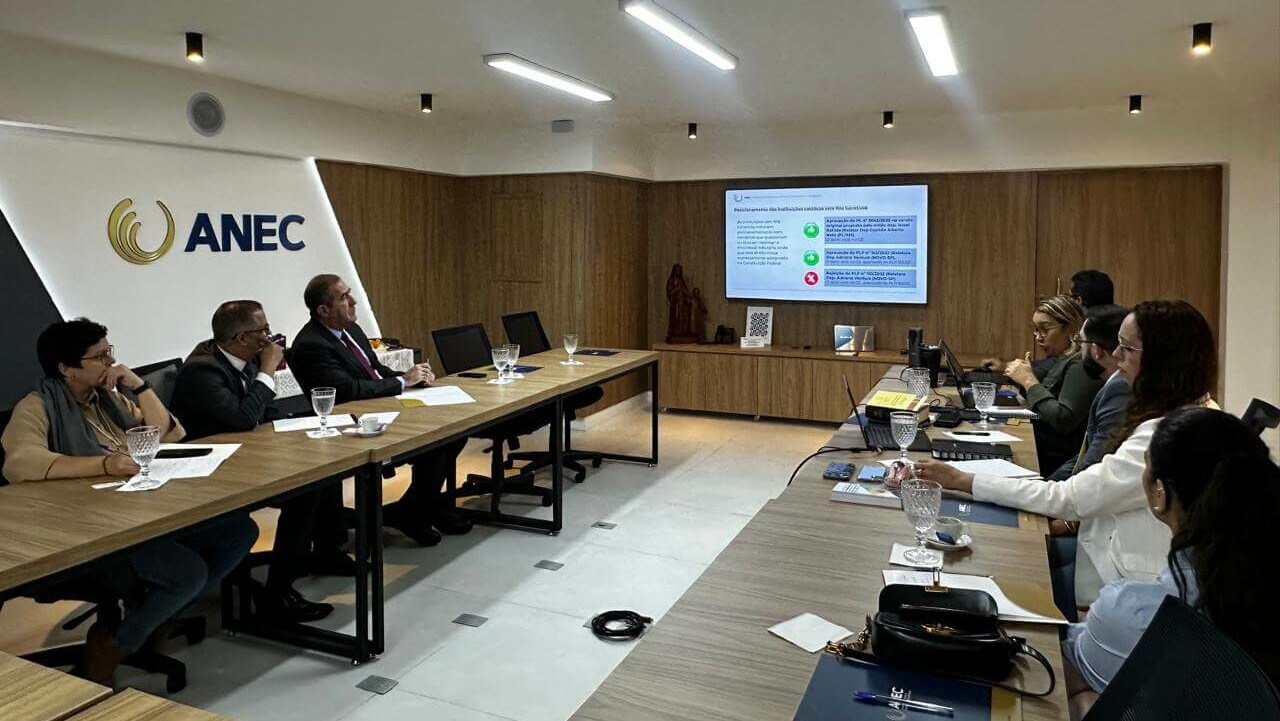 Presidente da Frente Católica vivencia imersão na ANEC e firma ...